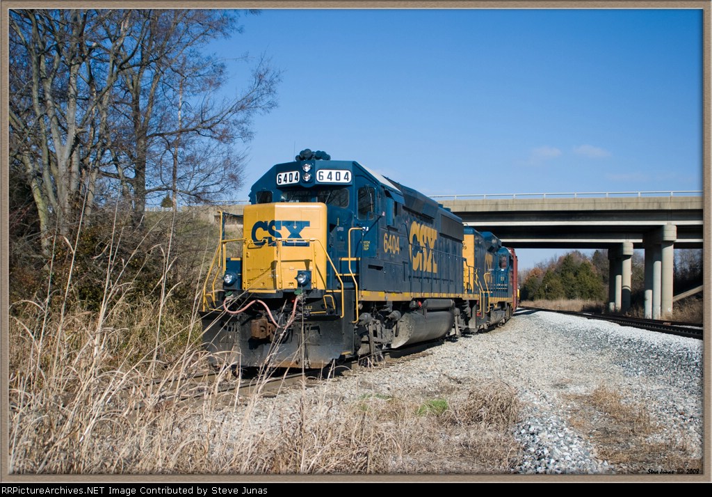 CSX 6404 works the yard